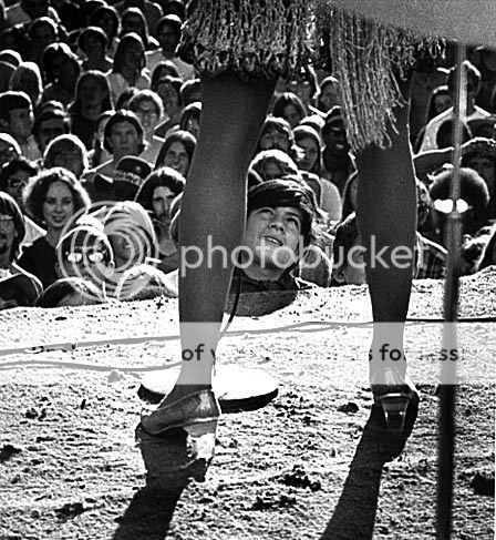 OT Let's spend some time with some girls...handsome female singers legs
